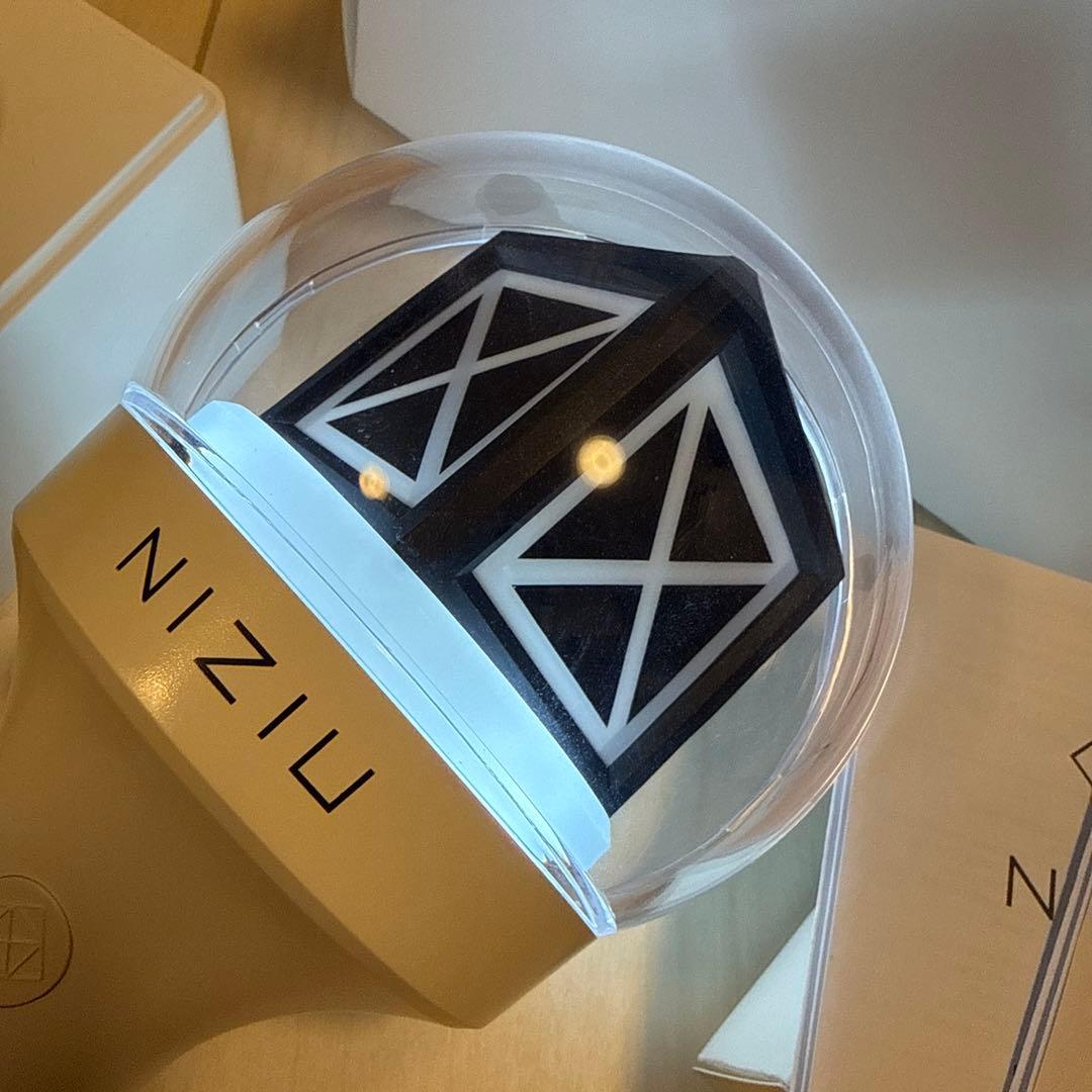 【匿名配送】 NiziU ペンライト LIGHT STICK ③