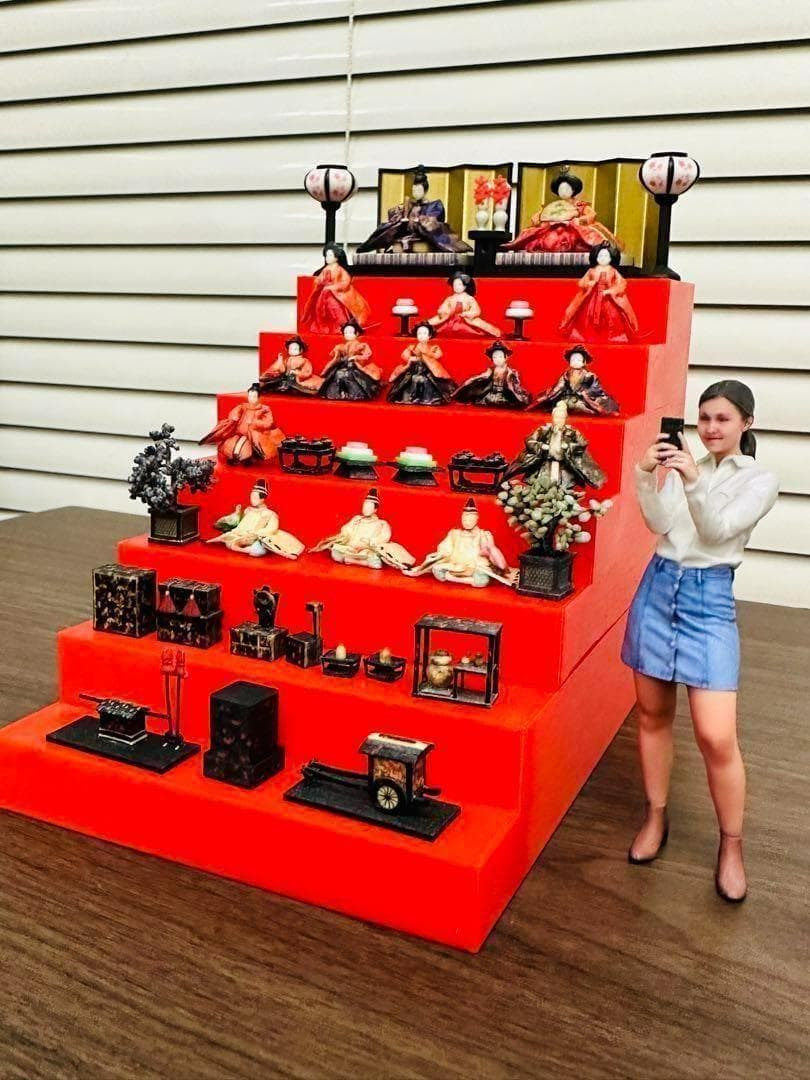 ミニチュア★ひな人形7段飾り★フィギュア★1/64★リーメントに★ドールハウスに