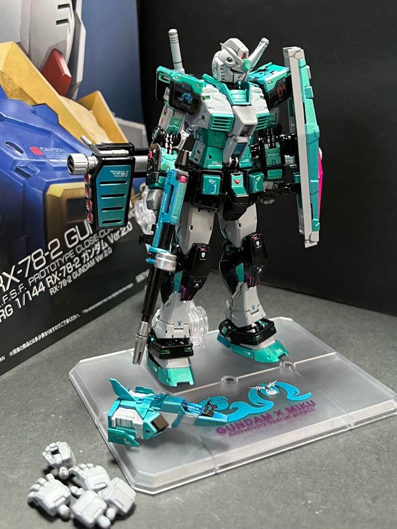 RG 1/144 RX-78-2ガンダムVer.2.0塗装完成品初音ミクカラー