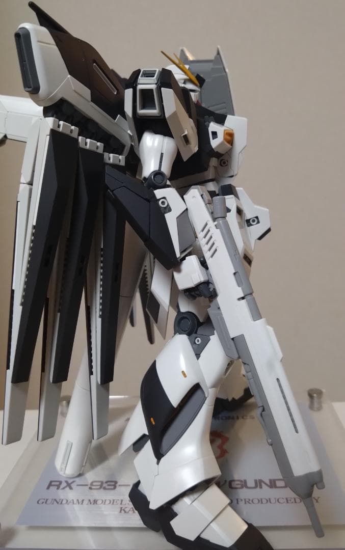 MG 1/100 Hi-νガンダム ver.ka（一部塗装）