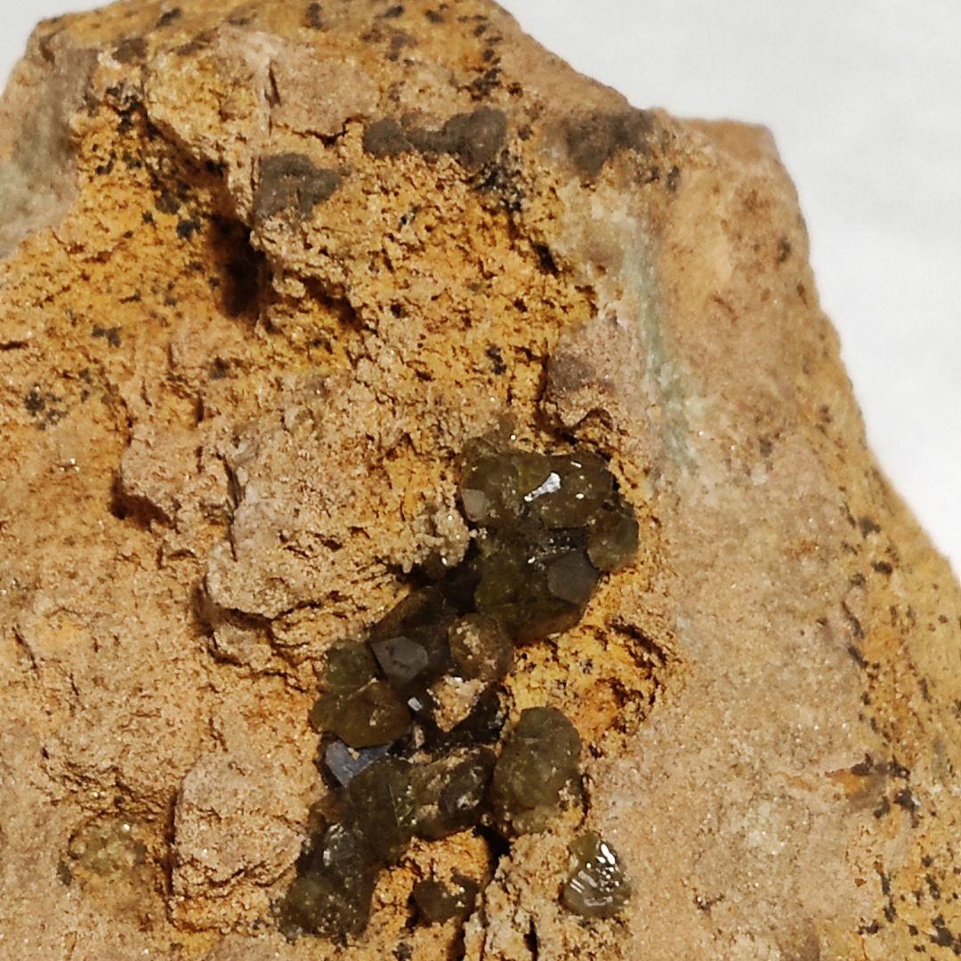 パワーストーン　天然石　母岩付き　デマントイドガーネット　249g　No.238