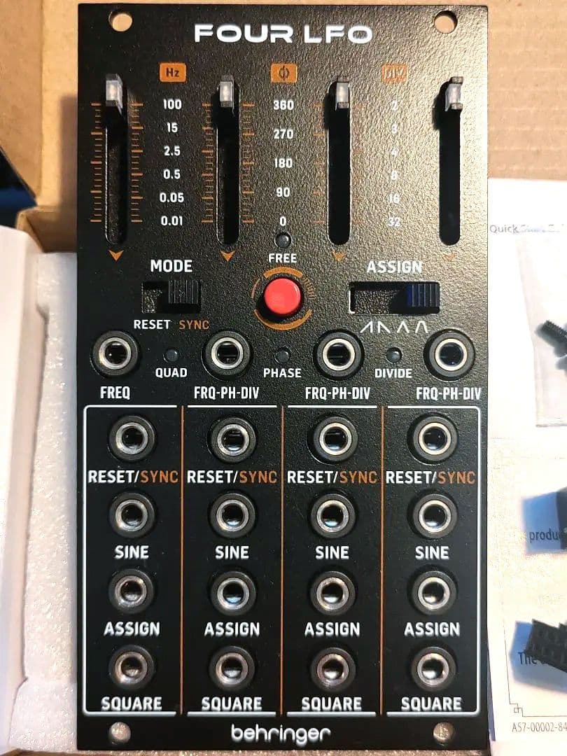 behringer FOUR LFO モジュラーシンセサイザー