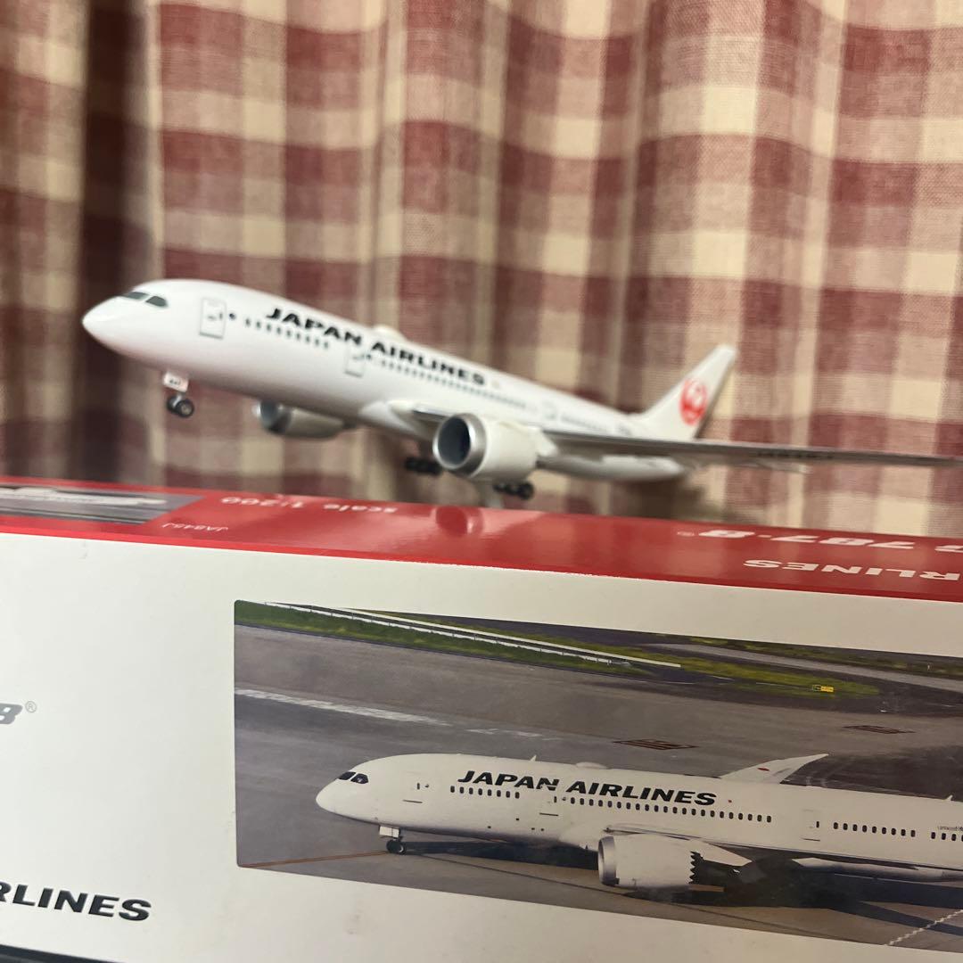 JAL ボーイング787-8 飛行機模型 1:200