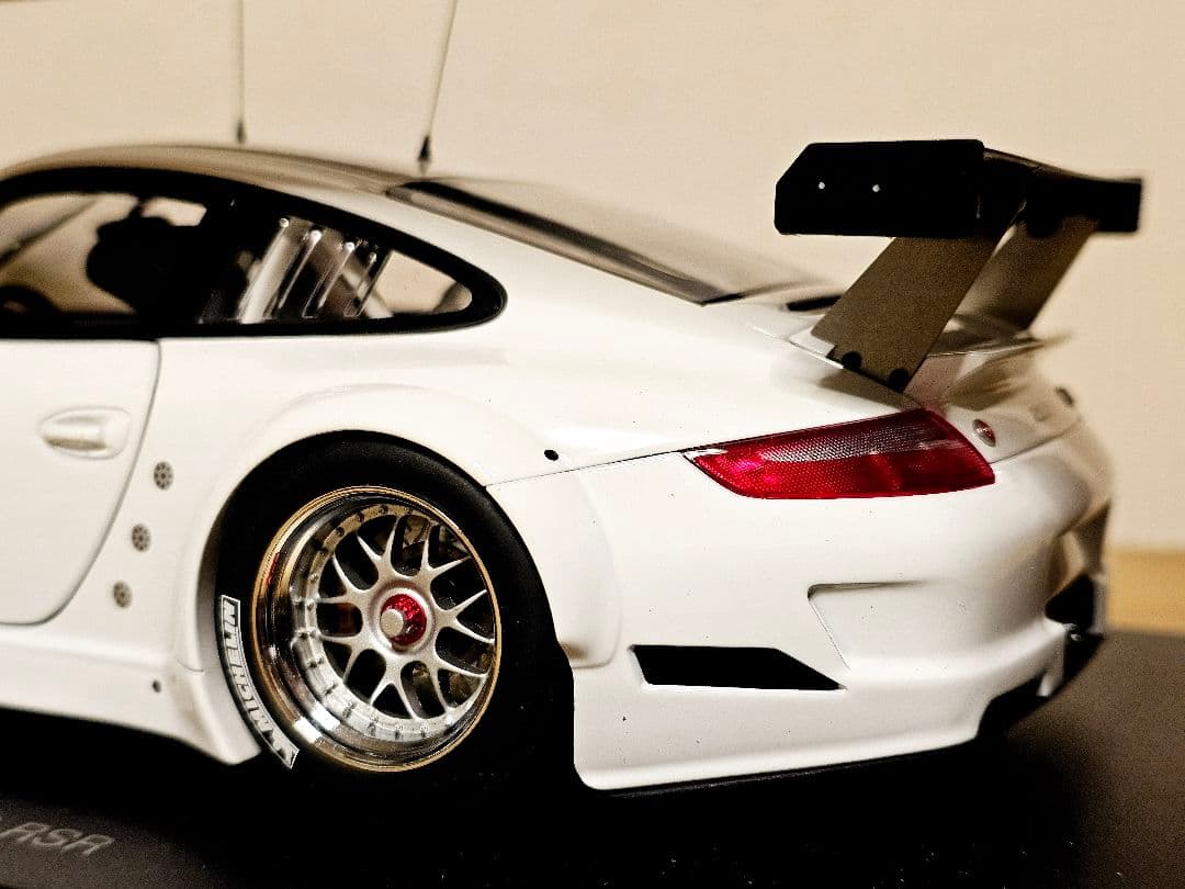 オートアート1/18ポルシェ911(997) GT3RSR 2010