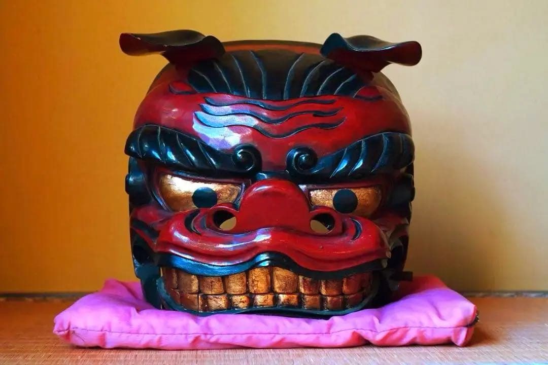 【獅子頭　漆塗り・金箔貼り】木彫　彫刻　獅子舞　民藝　骨董品　時代物　古道具