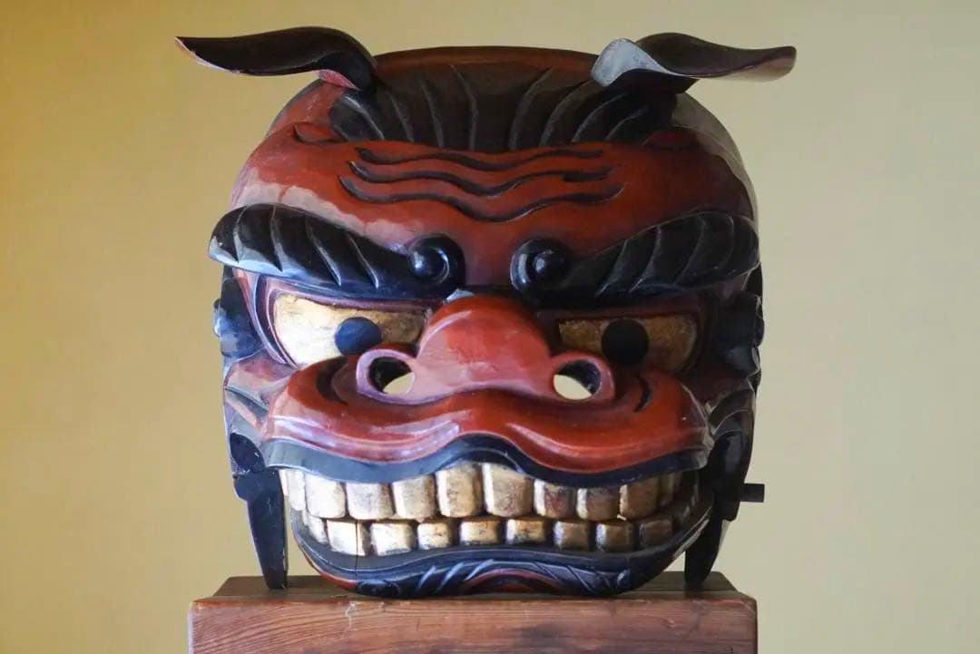 【獅子頭　漆塗り・金箔貼り】木彫　彫刻　獅子舞　民藝　骨董品　時代物　古道具