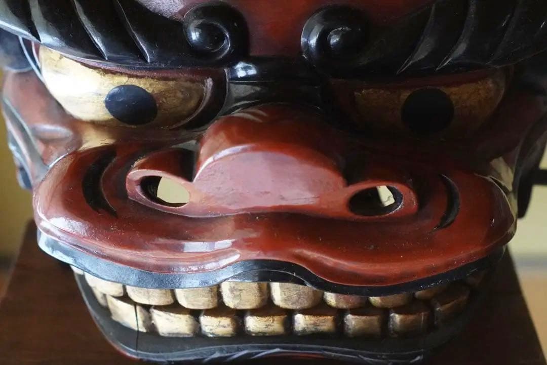 【獅子頭　漆塗り・金箔貼り】木彫　彫刻　獅子舞　民藝　骨董品　時代物　古道具
