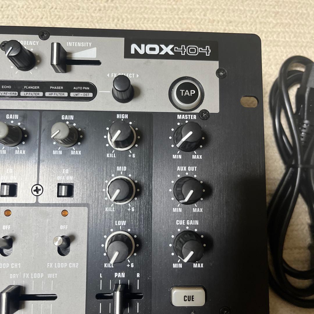 behringer NOX 404 ミキサー