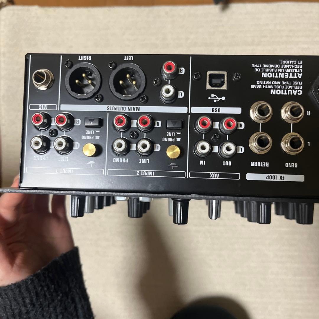 behringer NOX 404 ミキサー