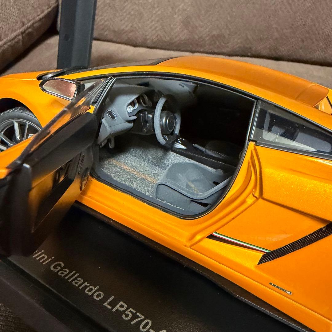 ハチハチAUTOart Lamborghini Gallardo