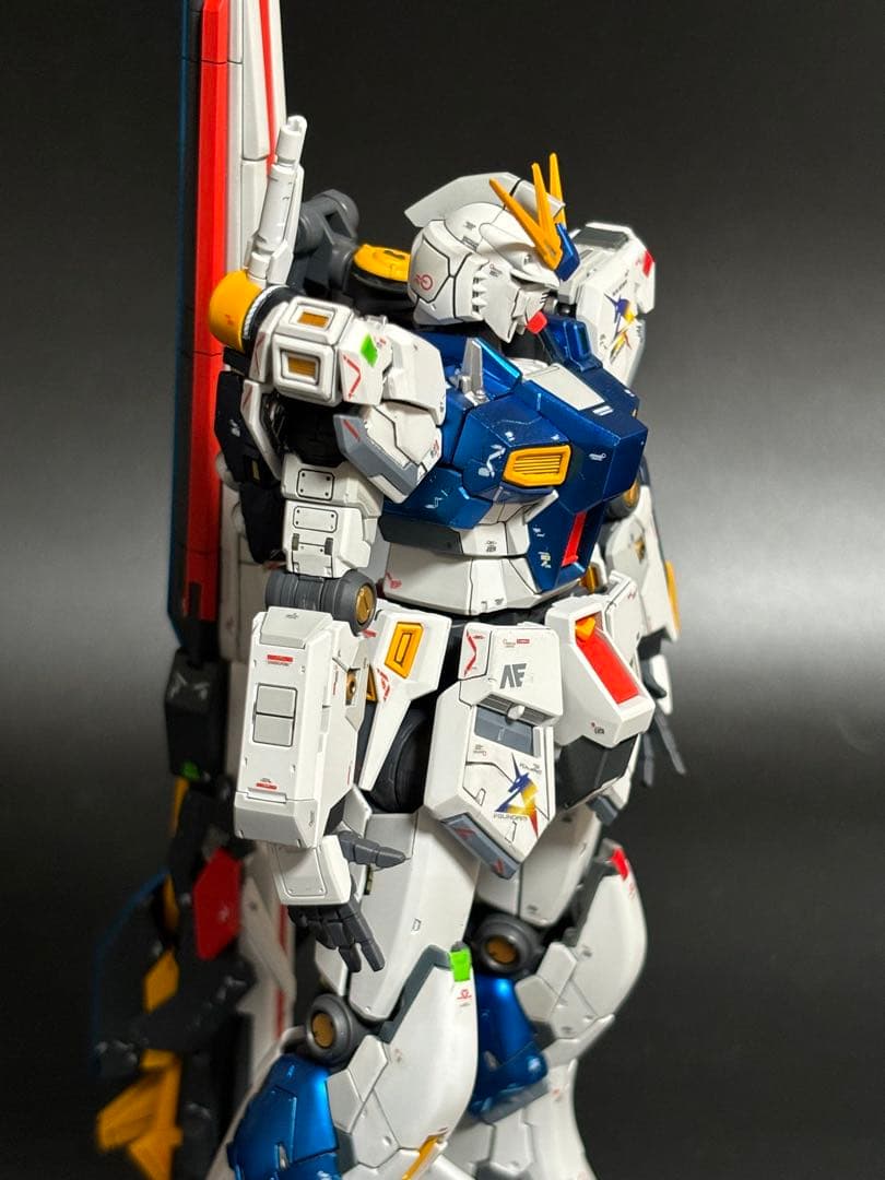 全塗装完成品　RG 1/144 RX-93ff νガンダム（ニューガンダム）