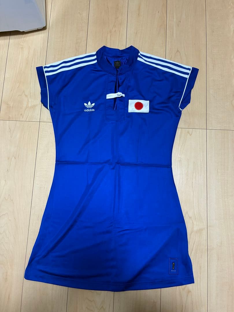 adidas FIFA トレフォイルロゴ 万国旗タグ チャイナドレス