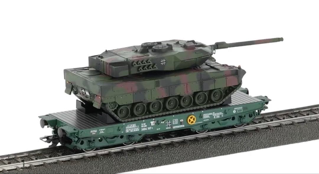 新品　メルクリン　ドイツ連邦軍　レオパルド　2A6 戦車　＆　運搬車