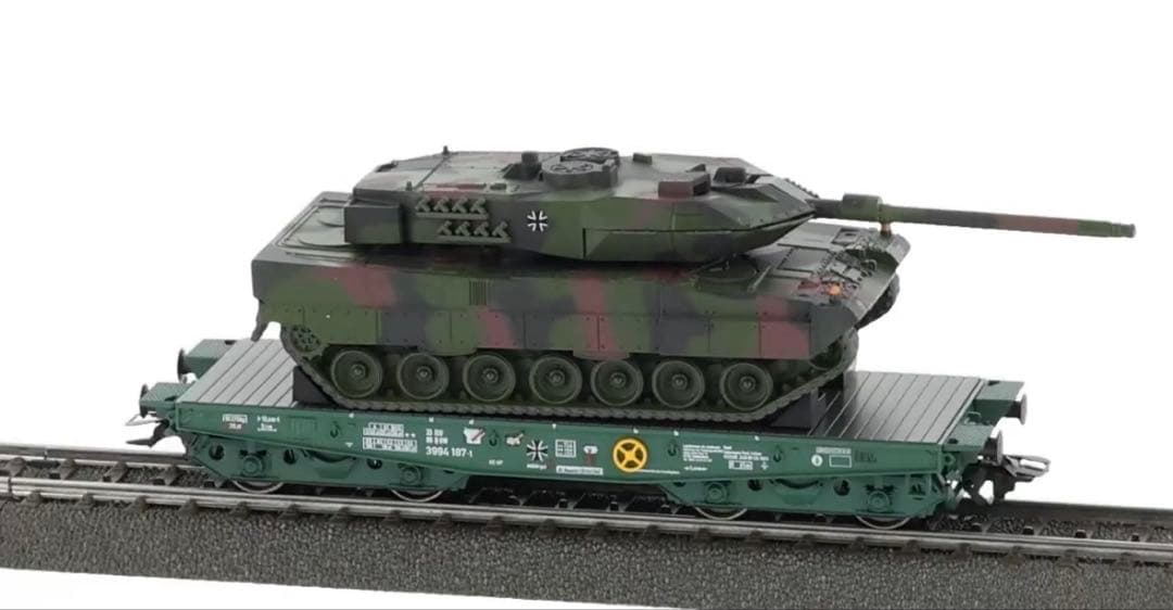 新品　メルクリン　ドイツ連邦軍　レオパルド　2A6 戦車　＆　運搬車