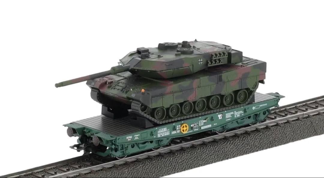 新品　メルクリン　ドイツ連邦軍　レオパルド　2A6 戦車　＆　運搬車
