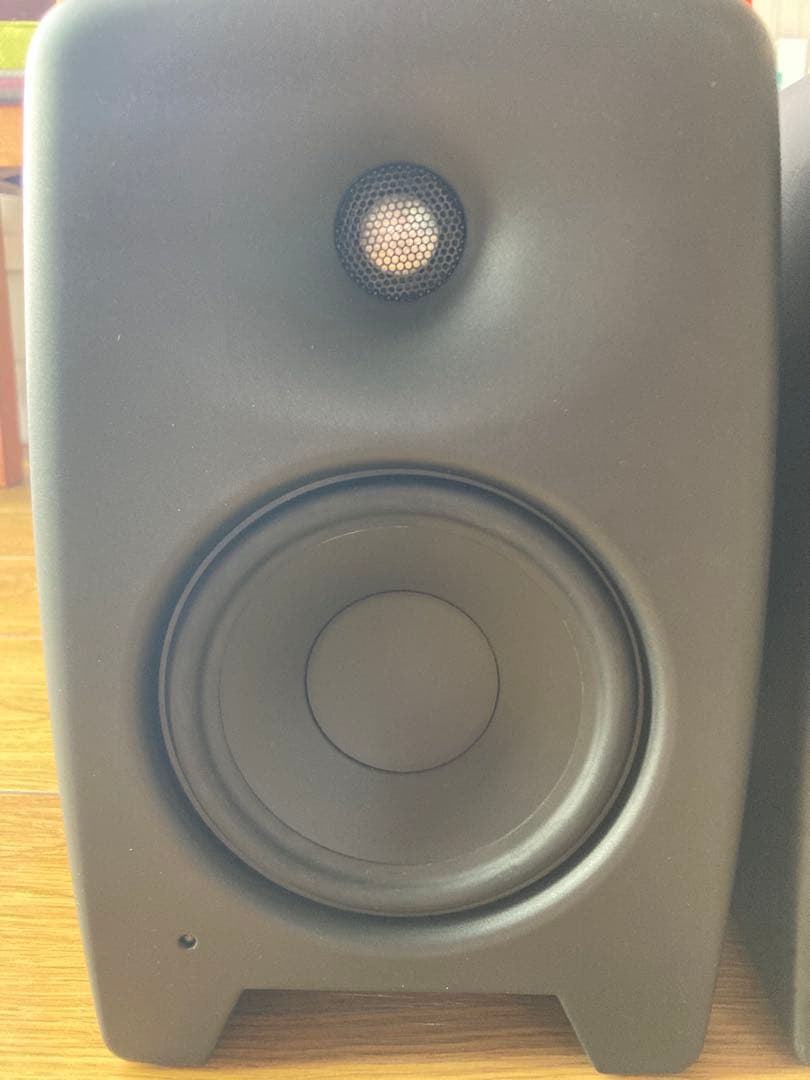 GENELEC M030 ペア モニタースピーカー (アンプ内蔵)