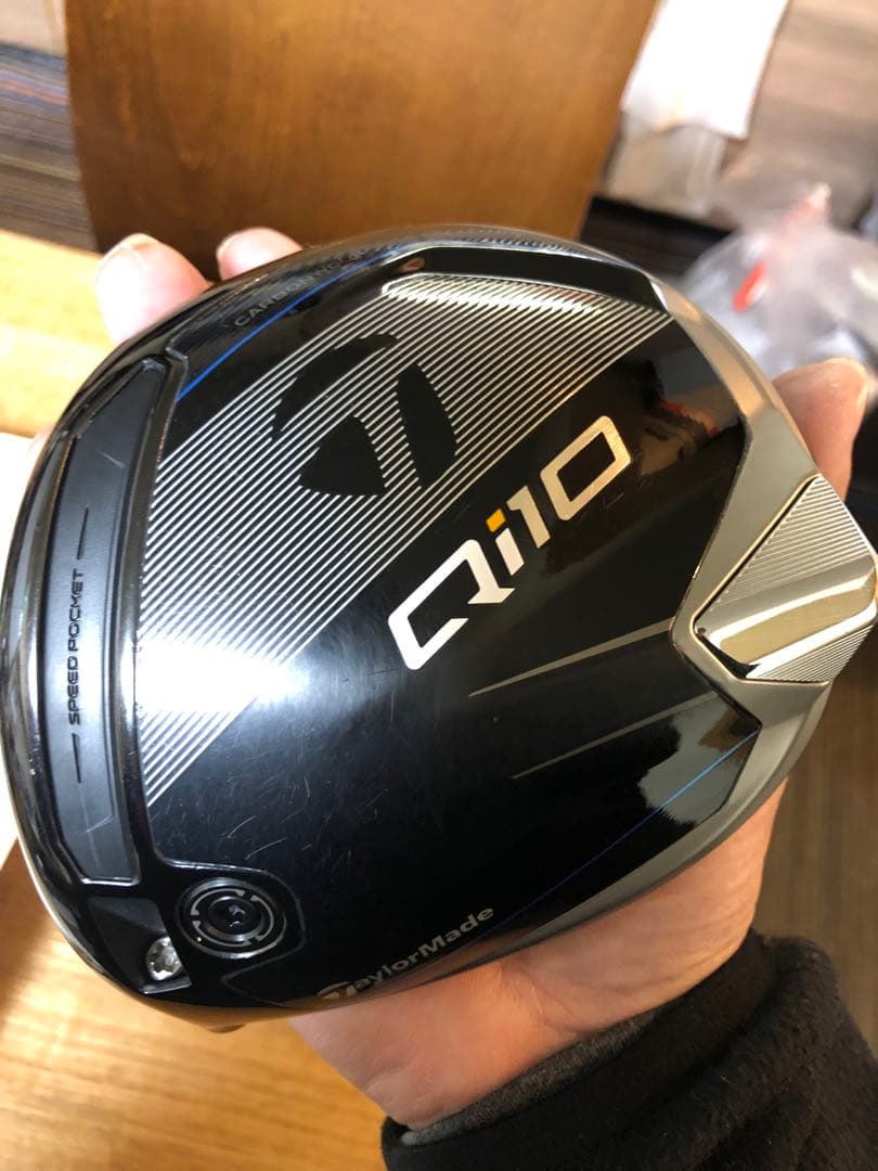 左）TaylorMade Qi10 10.5ドライバーヘッド＋ヘッドカバー付き