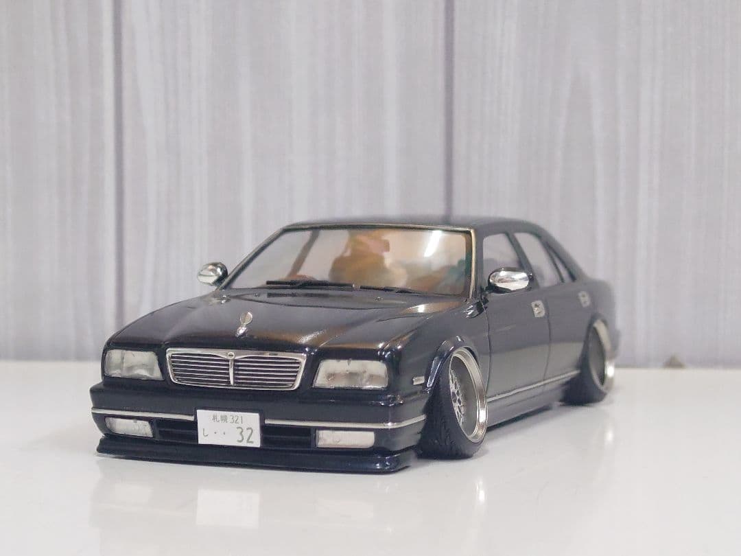 アオシマ Y32 シーマ CIMA 純ベタ仕様　プラモデル　1/24