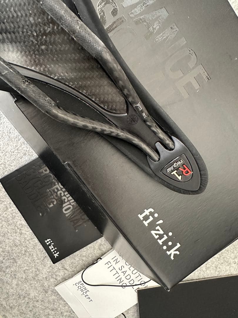 fizik ALIANTE フィジーク　アリアンテ R1 カーボン　サドル