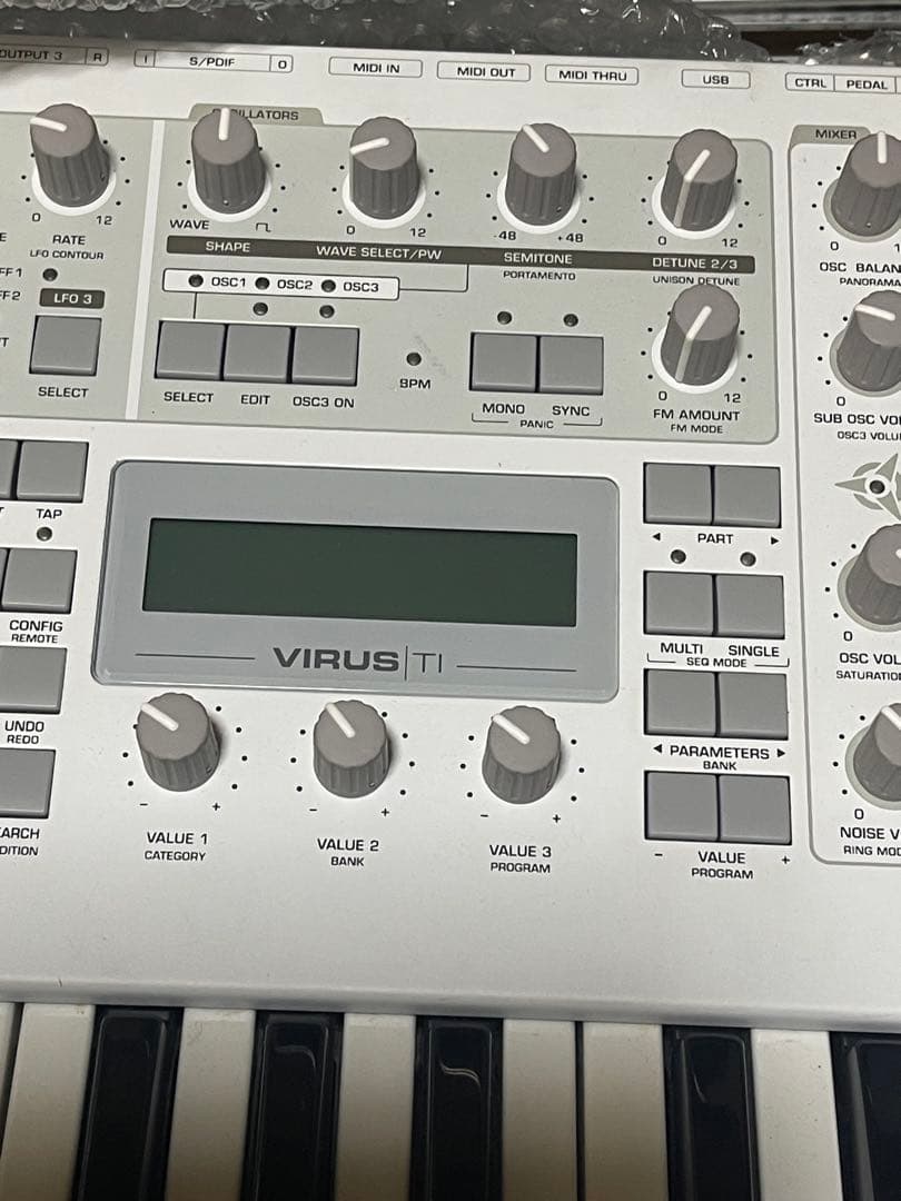 access virus TI2 Polar ハードケース付き送料込み