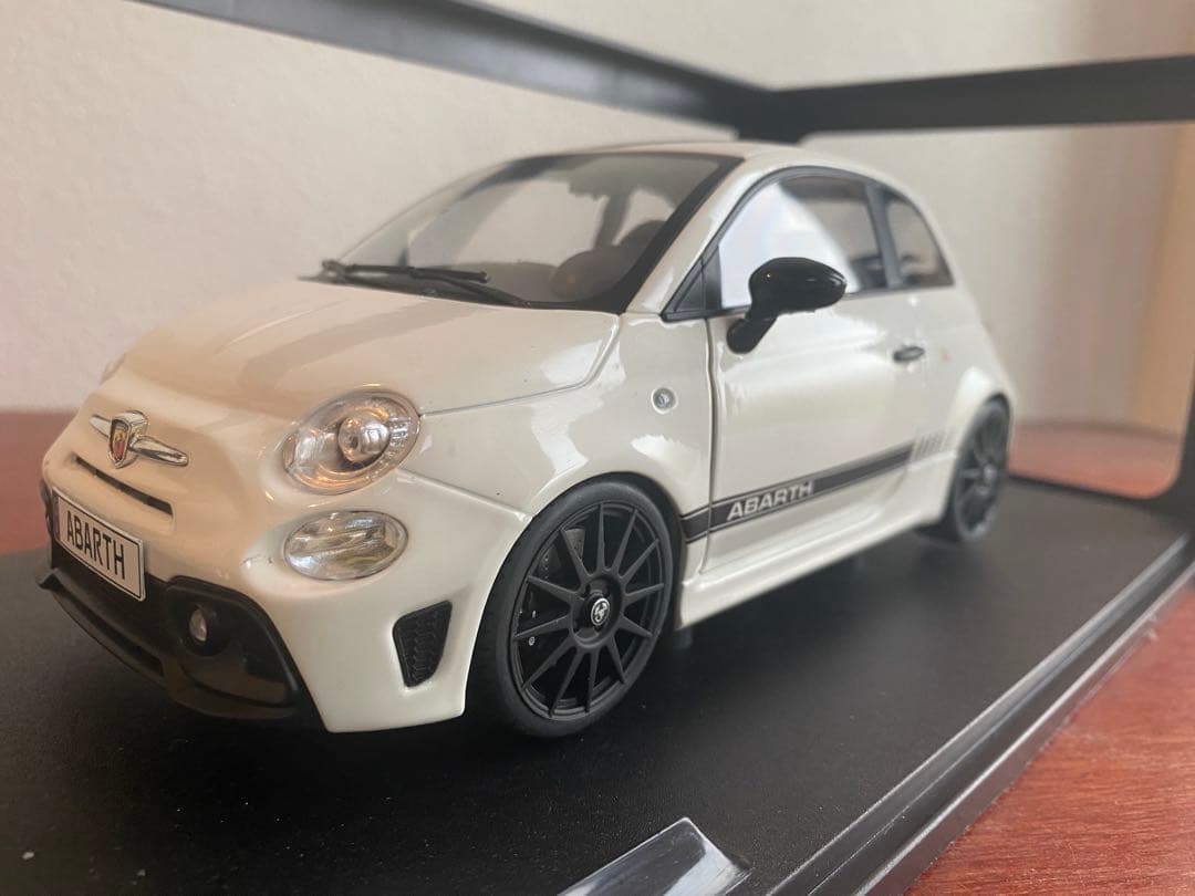 SOLIDO FIAT ABARTH 500 ホワイト　 1/18