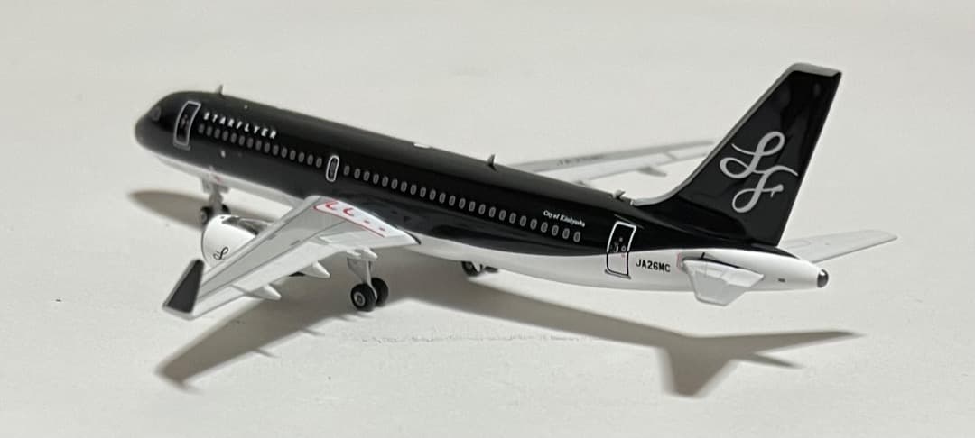 航空機・ヘリコプター Starflyer A320 JA26MC