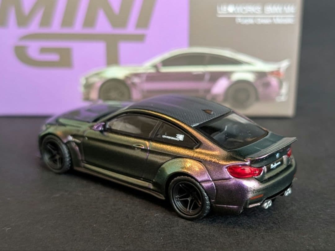 MINI GT 1/64 LBWK  M4 パープルグリーンメタリック