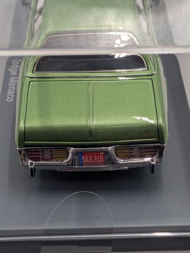 NEO　Dodge　monaco　ダッジ　モナコ　ミニカー　1／43