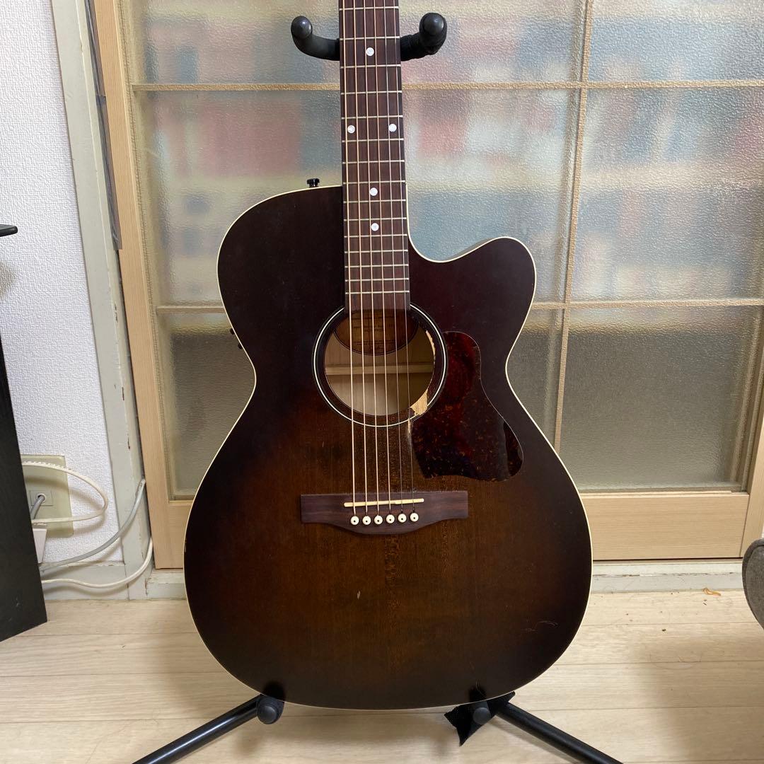 Art & Lutherie Legacyカッタウェイ バーボンバースト