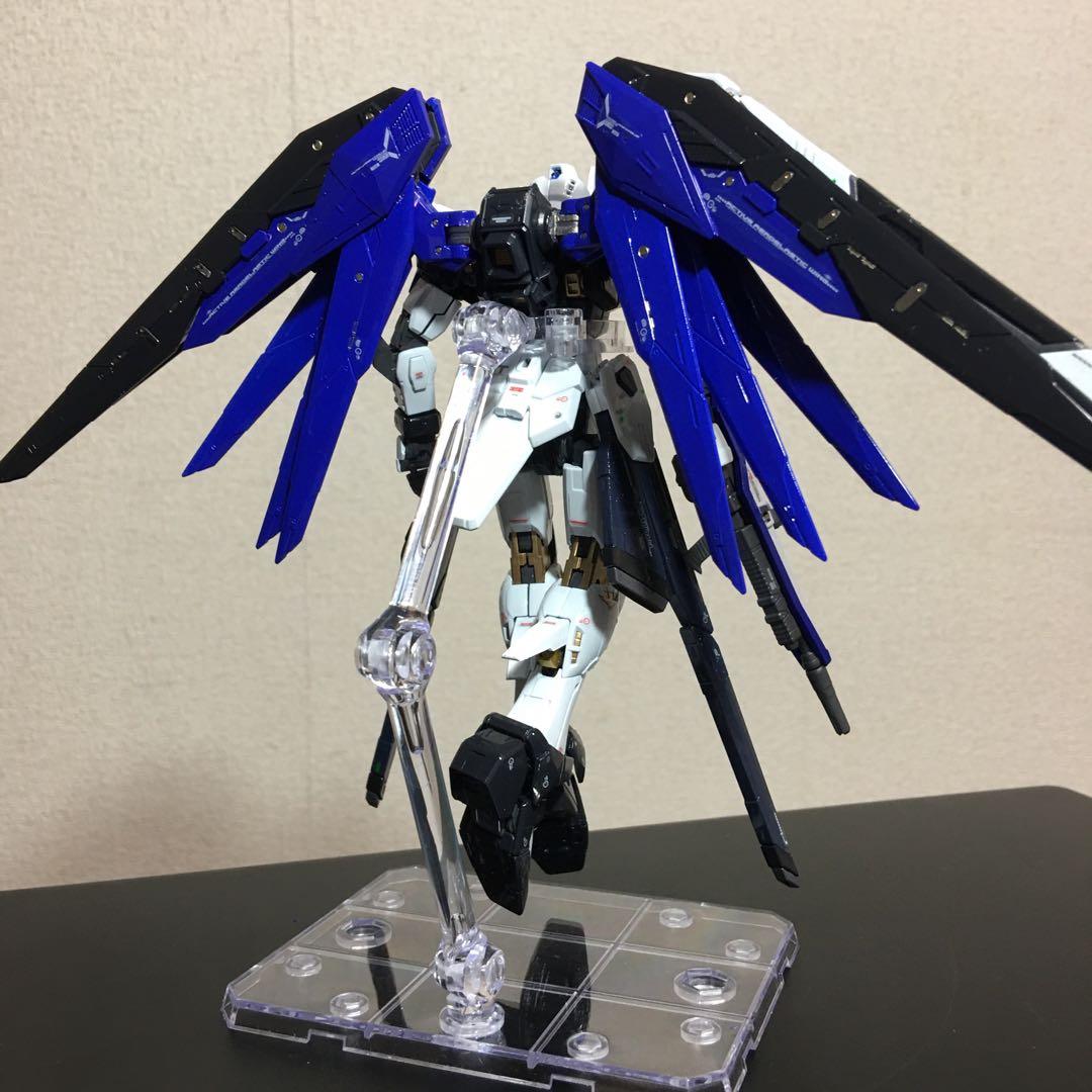 ガンプラ 1/144 RG フリーダム ガンダム 完成品 ガンダムSEED