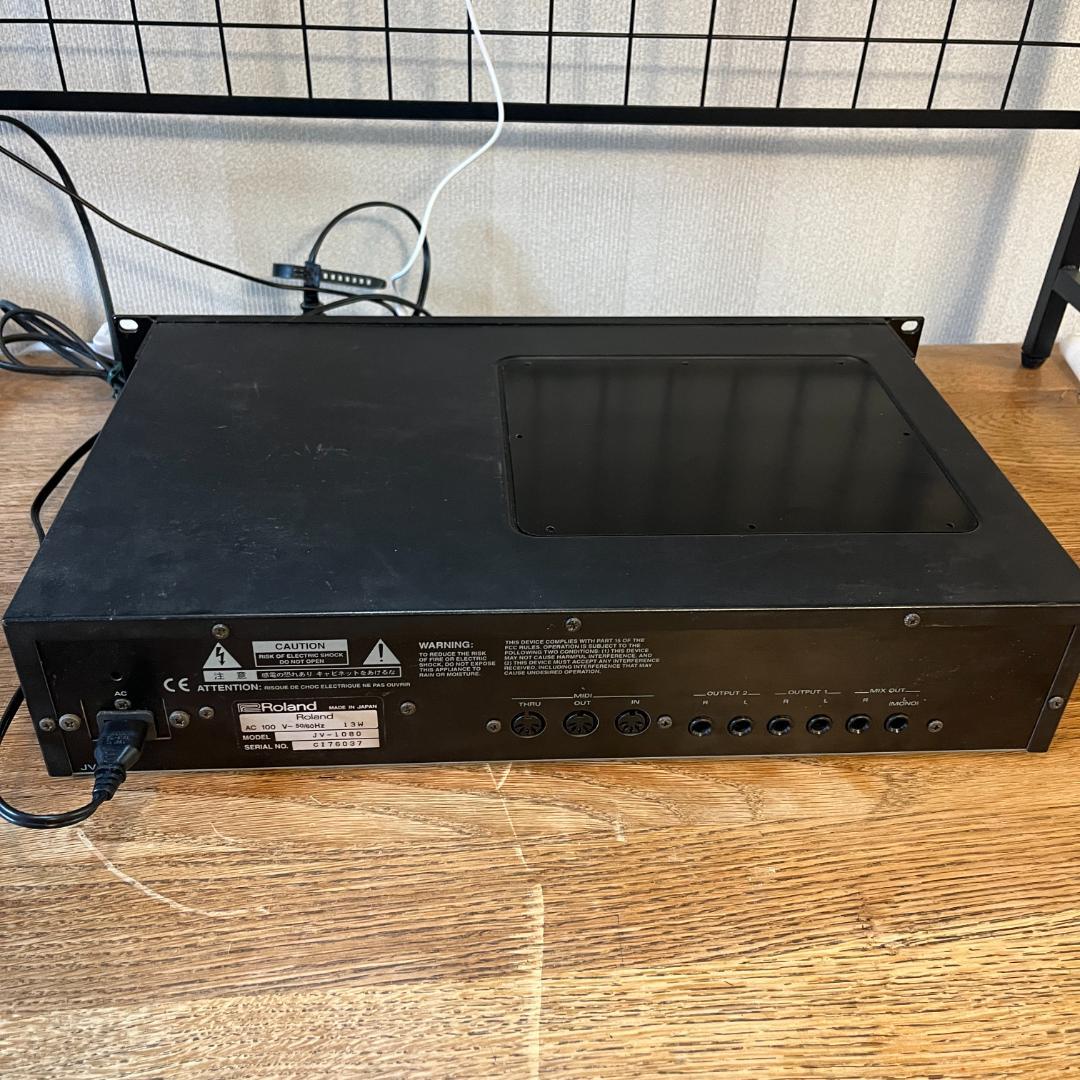 Roland JV-1080 Super JV シンセサイザー