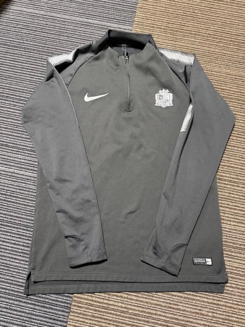 Nike グレー ジップアップ長袖ジャージ