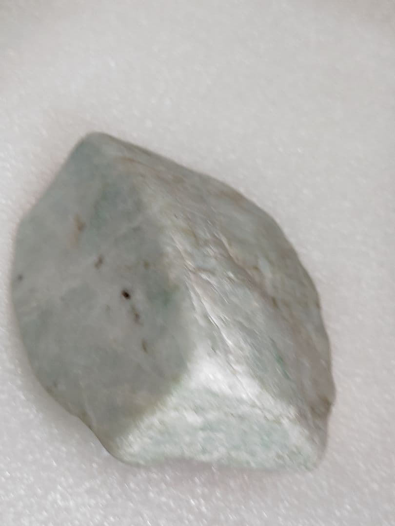 糸魚川産 翡翠原石 糸魚川らしい優しい雰囲気の翡翠原石 A貨です。416g