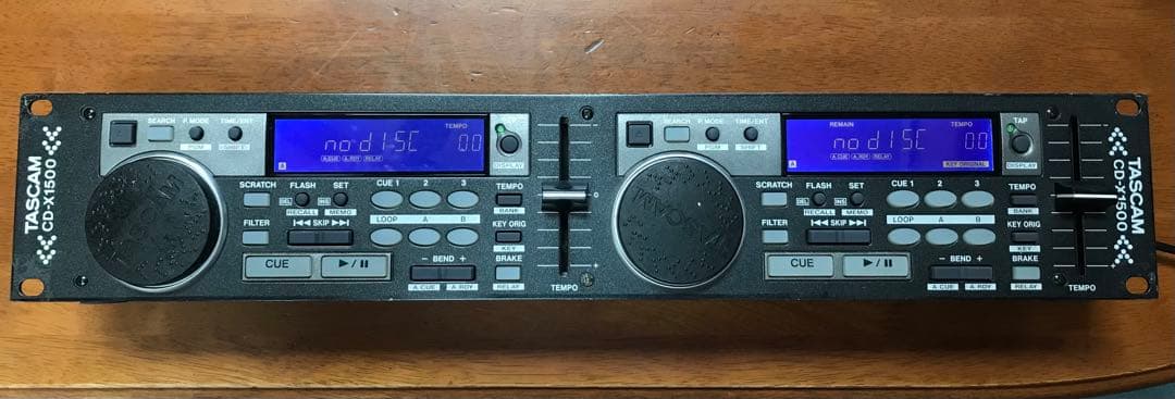 TASCAM CD-X1500デュアルCDプレーヤー