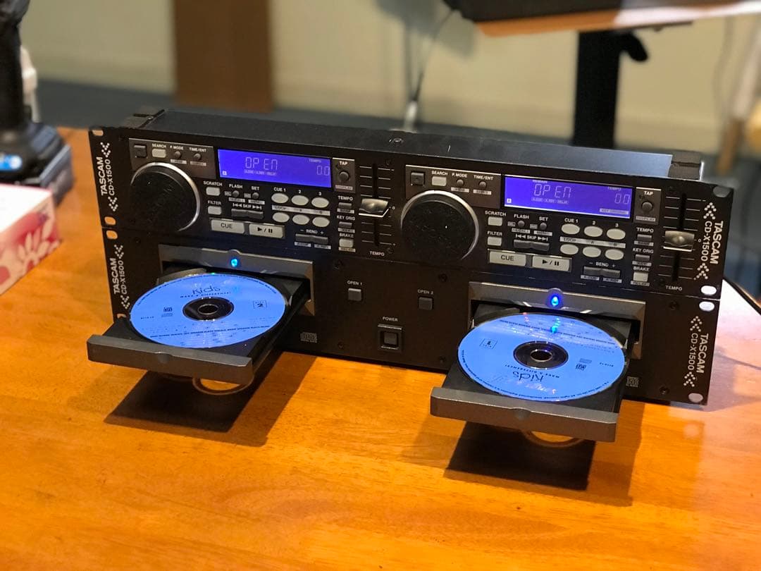 TASCAM CD-X1500デュアルCDプレーヤー