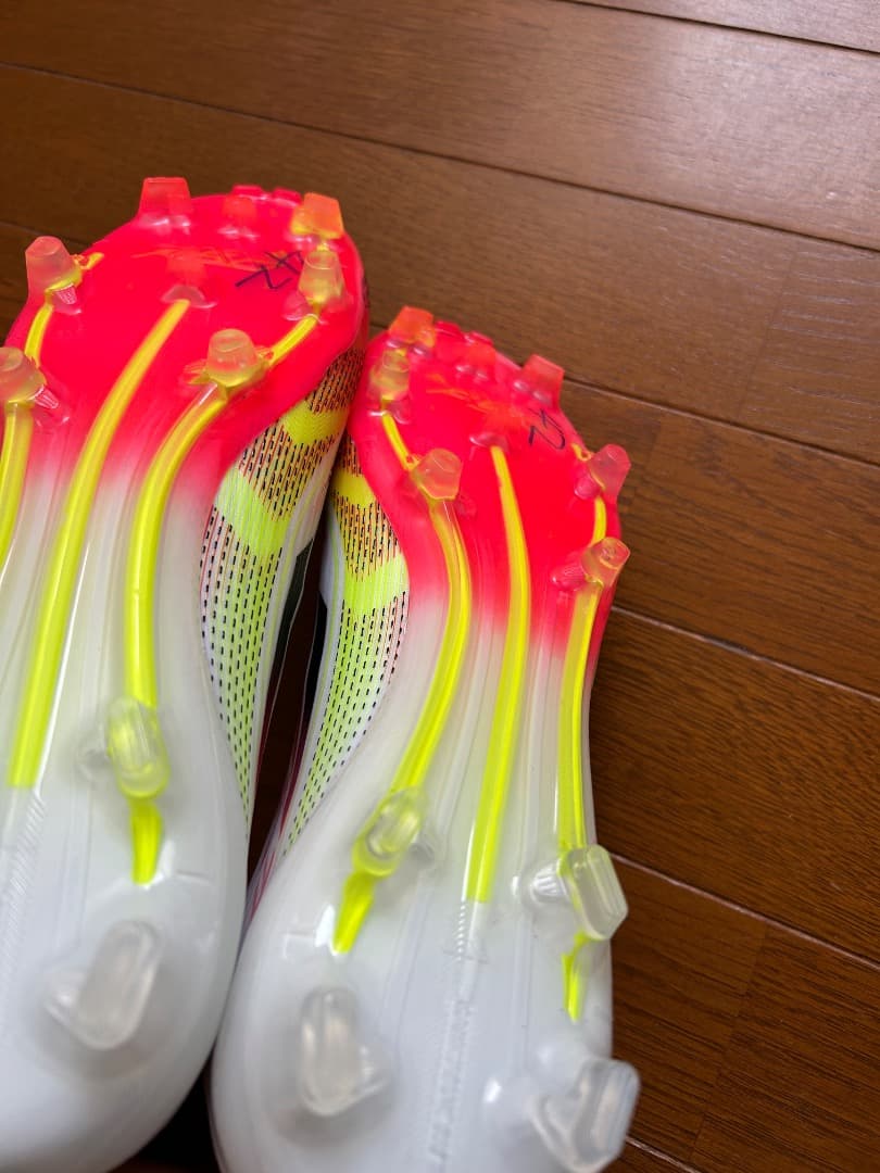 adidas F50 ホワイト/レッド/イエロー スパイク