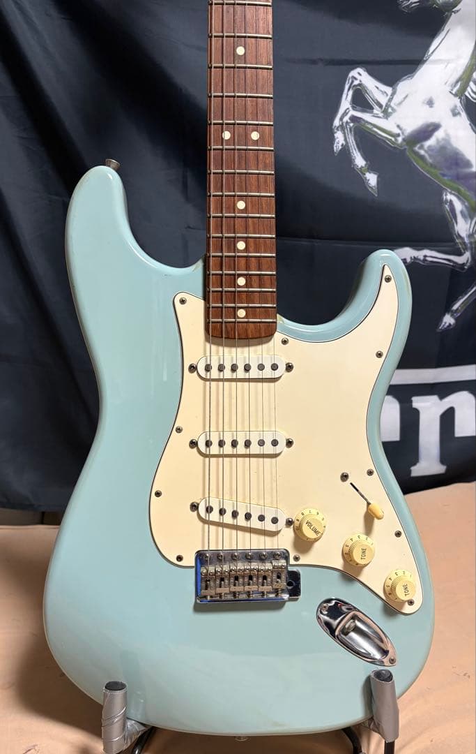 早い者勝ち！　Fender Mexico ストラト　ダフネブルー