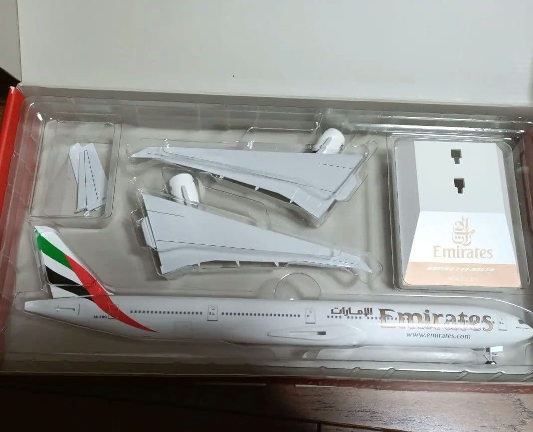 Boeing 777-300ER 模型 1:200 エミレーツ航空