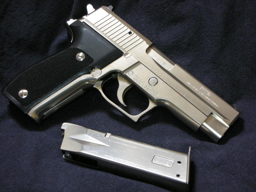 タナカ製　シグザウエルP226　オールシルバーモデル
