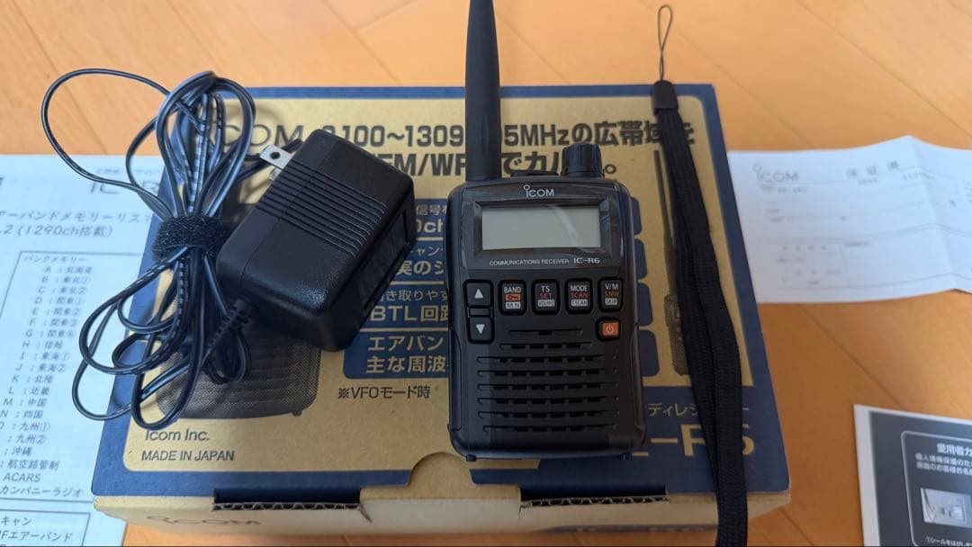 【美品・付属品完備】 Icom IC-R6 広帯域ハンディレシーバー