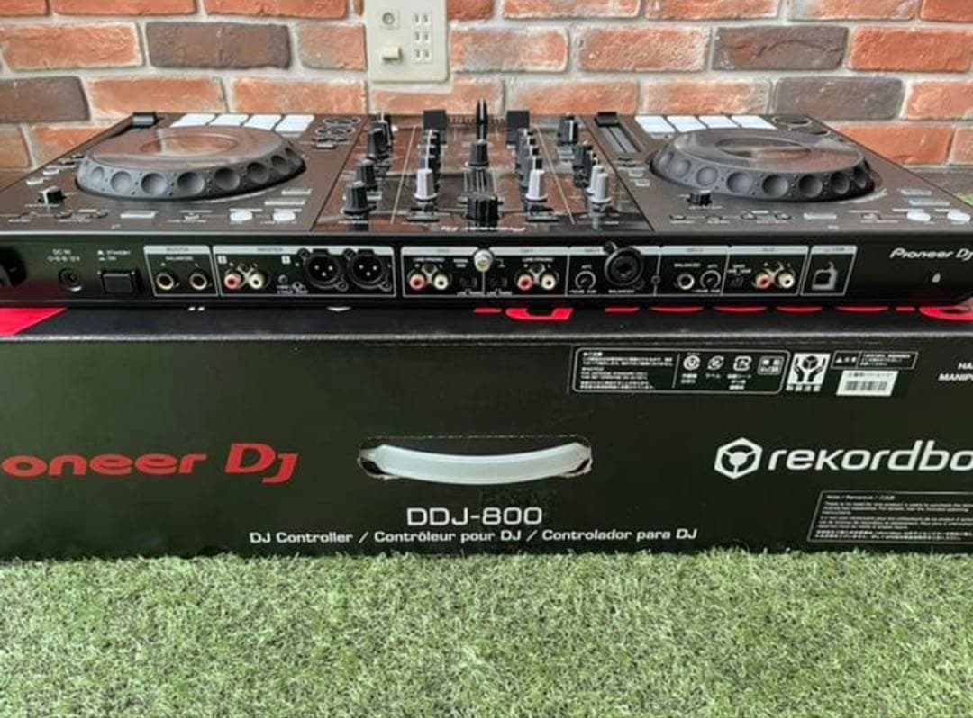 PioneerDJ DDJ-800 PCDJコントローラーとODYSSEYケース