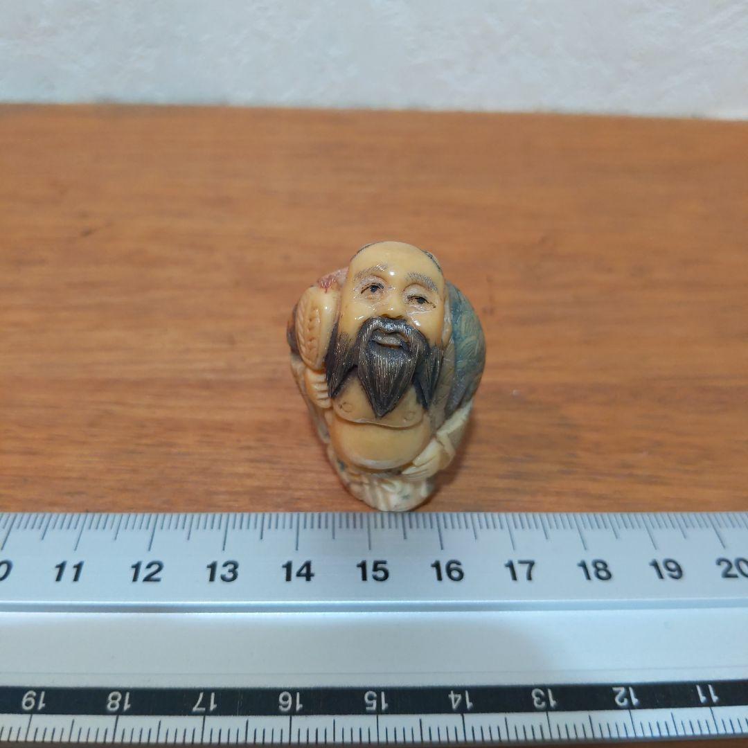 時代提物 縁起物彩色根付 天然素材 在銘【唐仙人】高さ約4.1cm 重さ約14ｇ