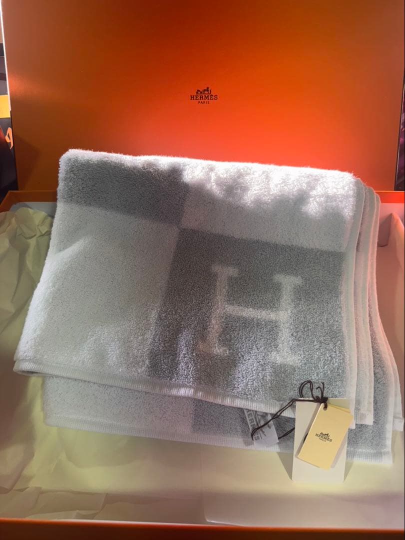 g1656 新品未使用 HERMES バスタオル グレー ホワイト アヴァロン