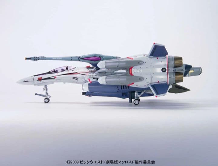 【新品】バンダイ1/72◆VF-25F トルネードメサイアバルキリー アルト機