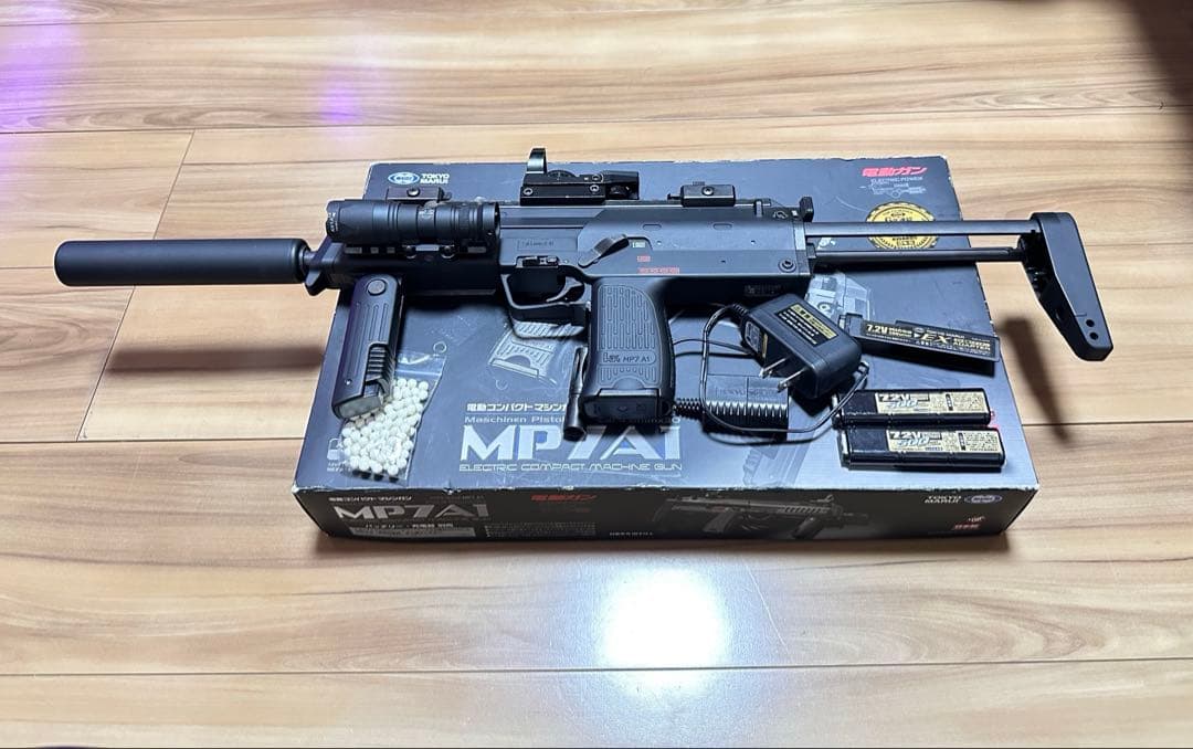 MP7A1 モデルガン フラッシュライト・諸々付き