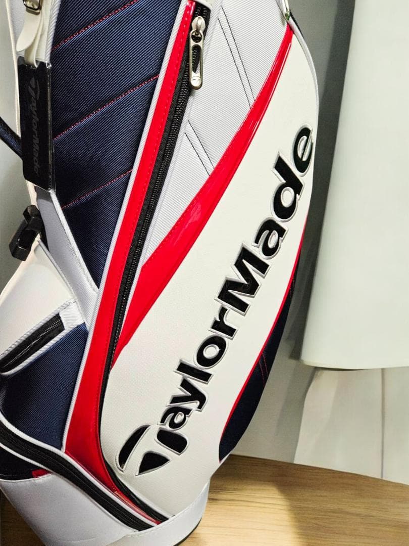 新品未使用展示品　TaylorMade 高級商品トリコロール ゴルフバッグ