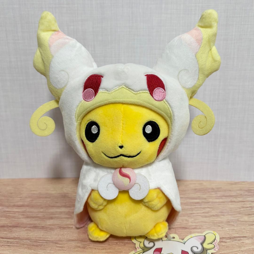 メガタブンネのポンチョを着たピカチュウ　タグ付き　ぬいぐるみ　ポケモン