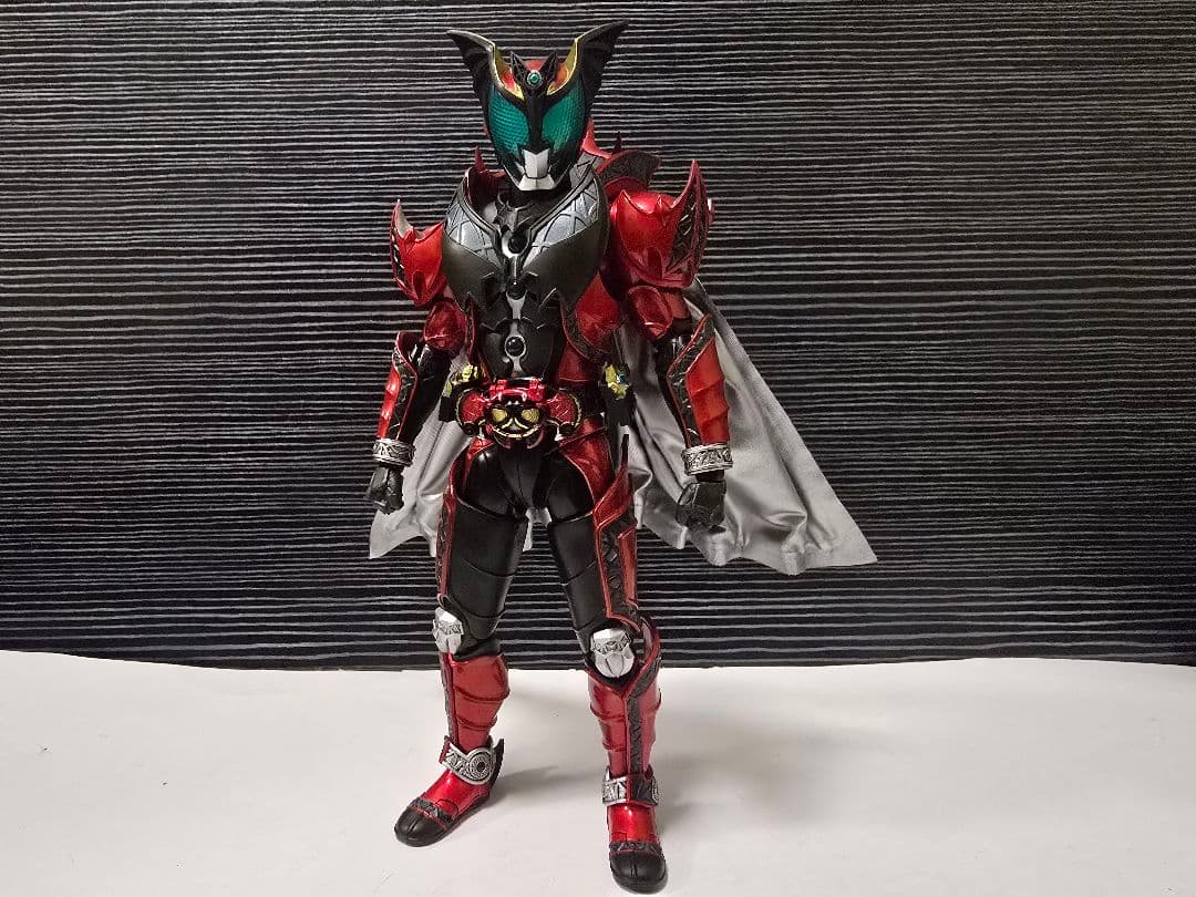 S.H.Figuarts 真骨彫製法 仮面ライダーダークキバ