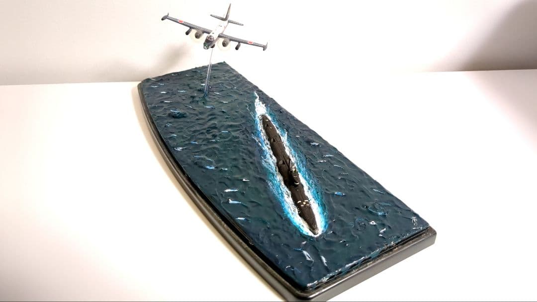 1/700 ソ連海軍潜水艦エコー級＆海上自衛隊P2V7対潜哨戒機 完成品ジオラマ