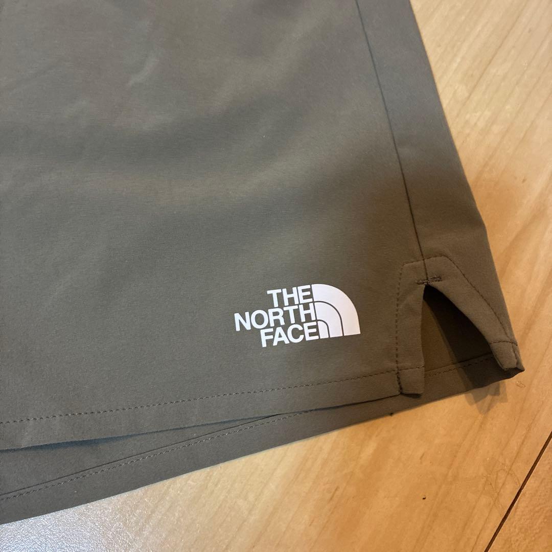 THE NORTH FACE ベージュショートパンツ